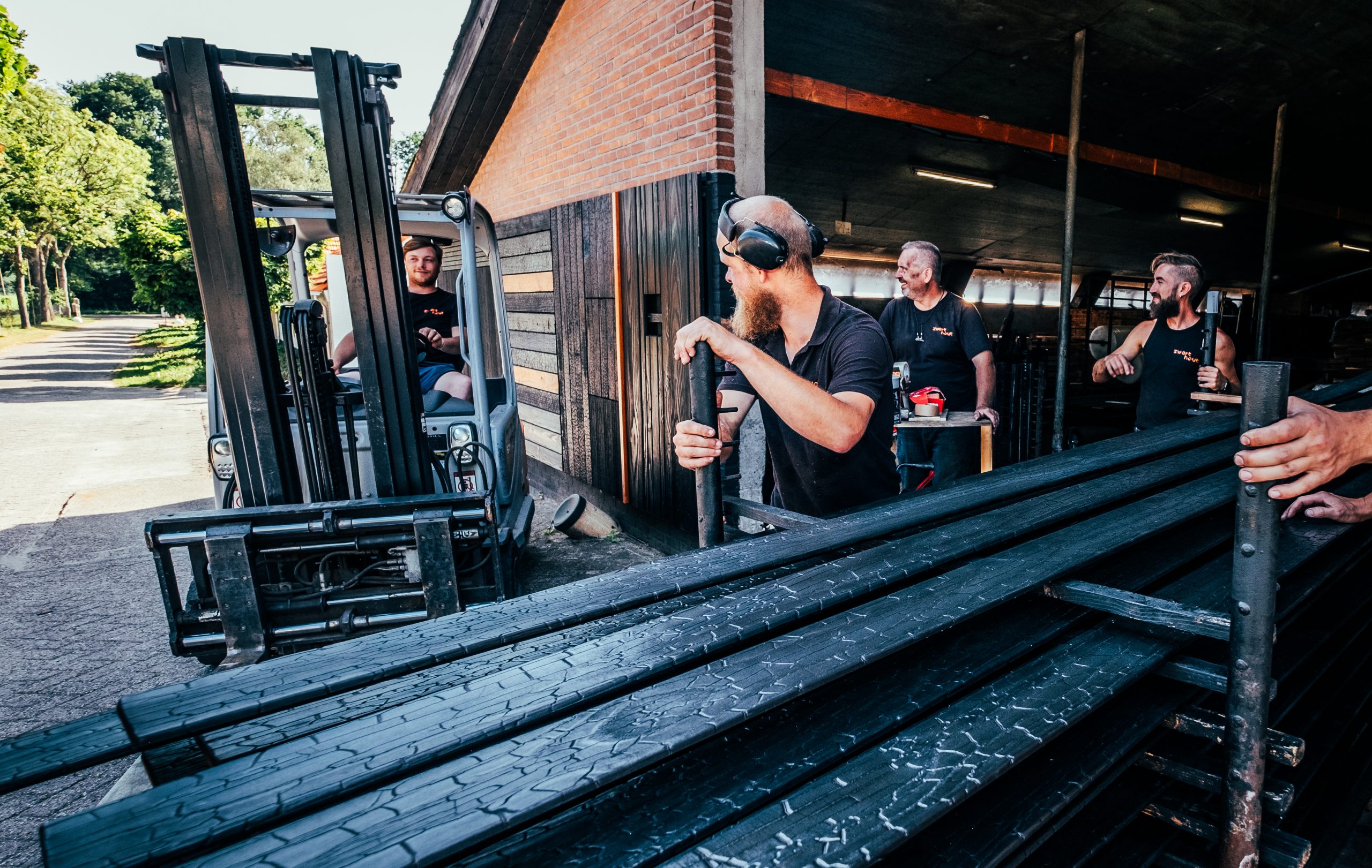 Shou Sugi Ban presenteert gebrande gevelplank - Vakkrant voor de hout ...